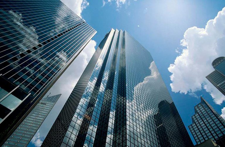 Vidro reflexivo: Conheça as vantagens desse vidro - Archglass